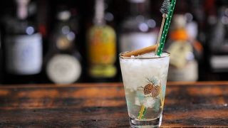Gingerbread Gin and Tonic Winter Cocktail | Gastronom Cocktails