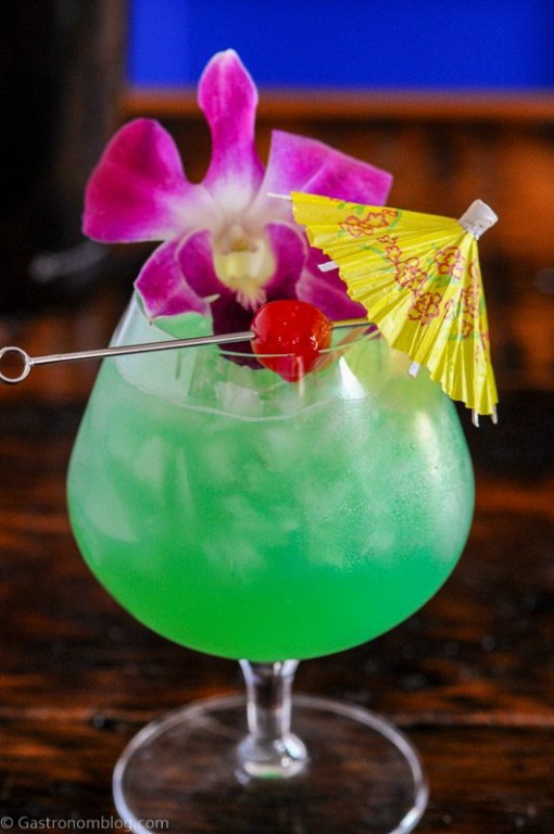 How to Make a Blue Lagoon Cocktail Recipe | Gastronom Cocktails