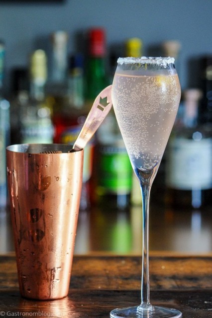 Pomegrante French 75 - Champagne Cocktail | Gastronom