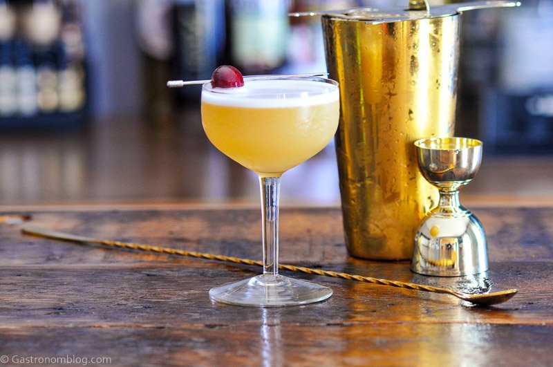 Bourbon Peach Sour Cocktail | Gastronom Cocktails