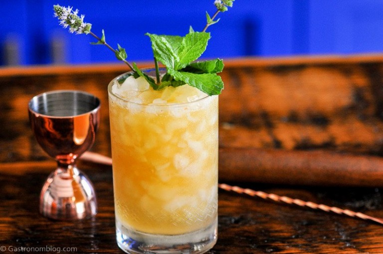 Bourbon Peach Smash Cocktail Recipe - Gastronom Cocktails