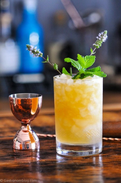 Bourbon Peach Smash Cocktail Recipe - Gastronom Cocktails