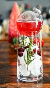 Christmas Ornament Cocktails - Cranberry Holiday Drink - Gastronom ...