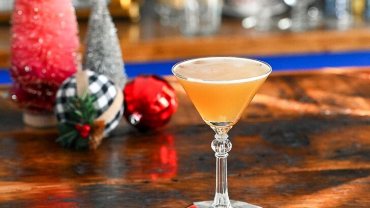 The Whiskey Lush - A Fall Pineapple, Honey and Whiskey Cocktail