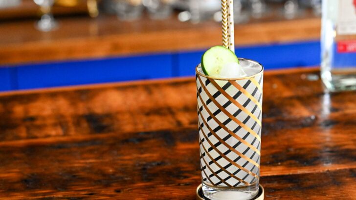 Make a Cucumber Collins Cocktail Recipe - Gastronom Cocktails