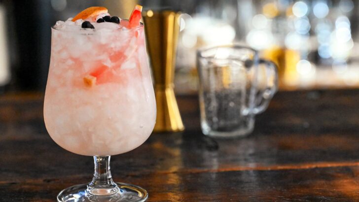 Grapefruit Gin & Tonic Cocktail Recipe - Gastronom Cocktails